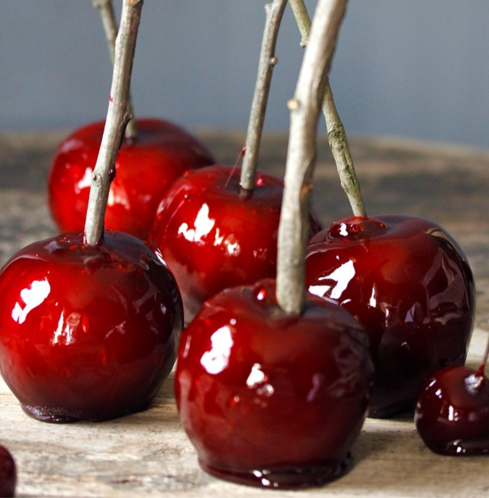 RED CINNAMON CARAMEL APPLES – Echo Hill Country Store